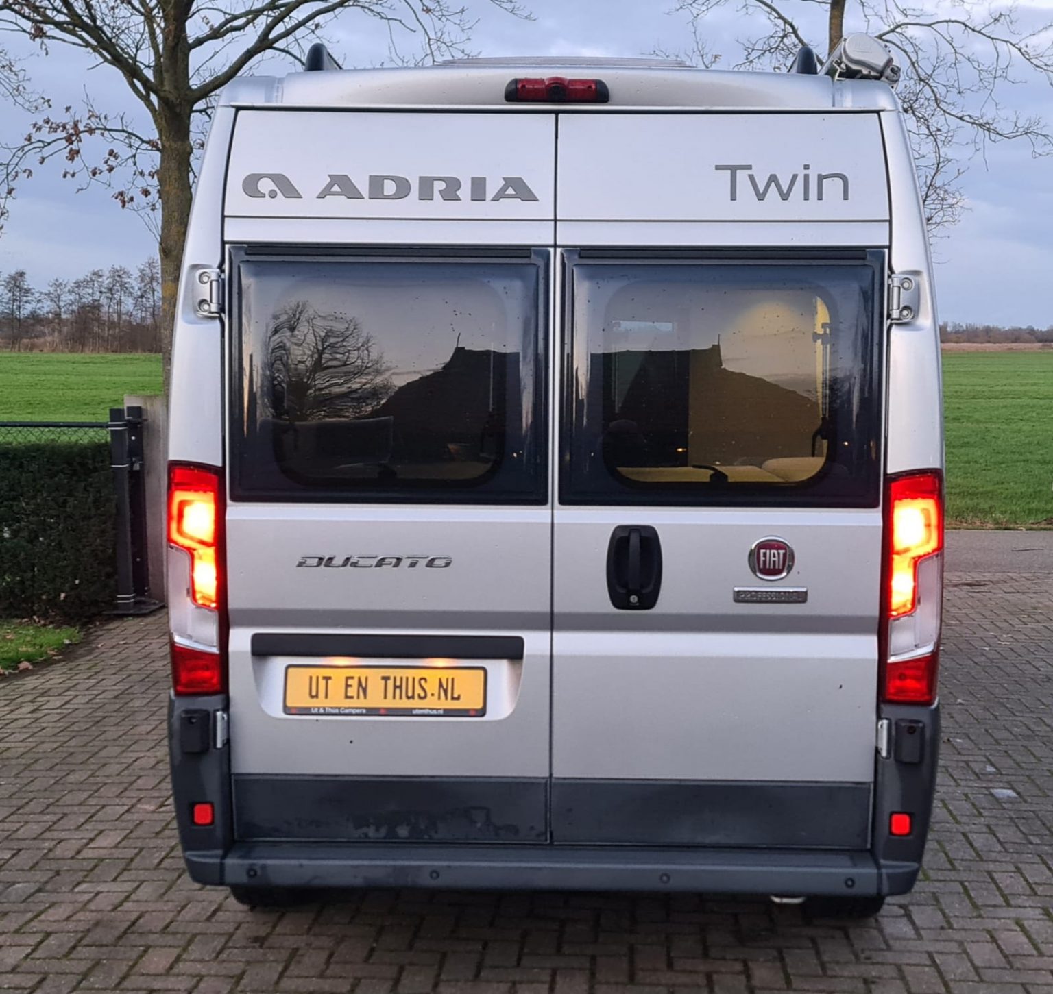 Adria Twin 600 SPT Anniversary 50 Years edition - Ut & Thus